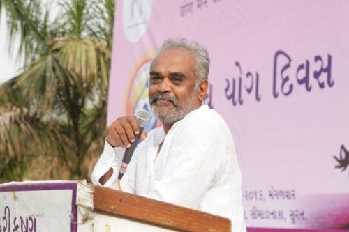 Surat diamond merchant Savji Dholakia gifts 400 flats, 1,260 cars to ...