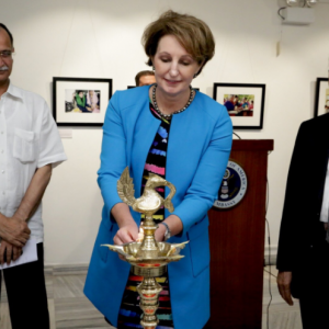 Ro Khanna: Wife Ritu a game changer for 2016 - The American Bazaar