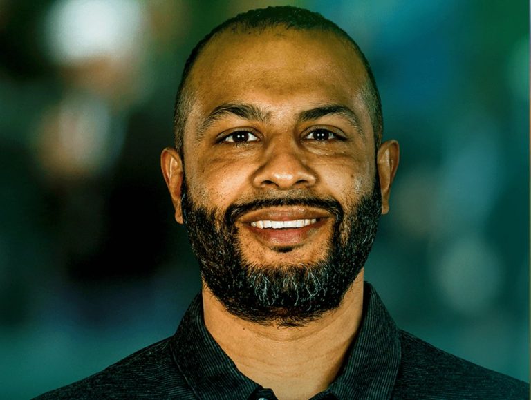 Eagles name Sean Desai defensive coordinator